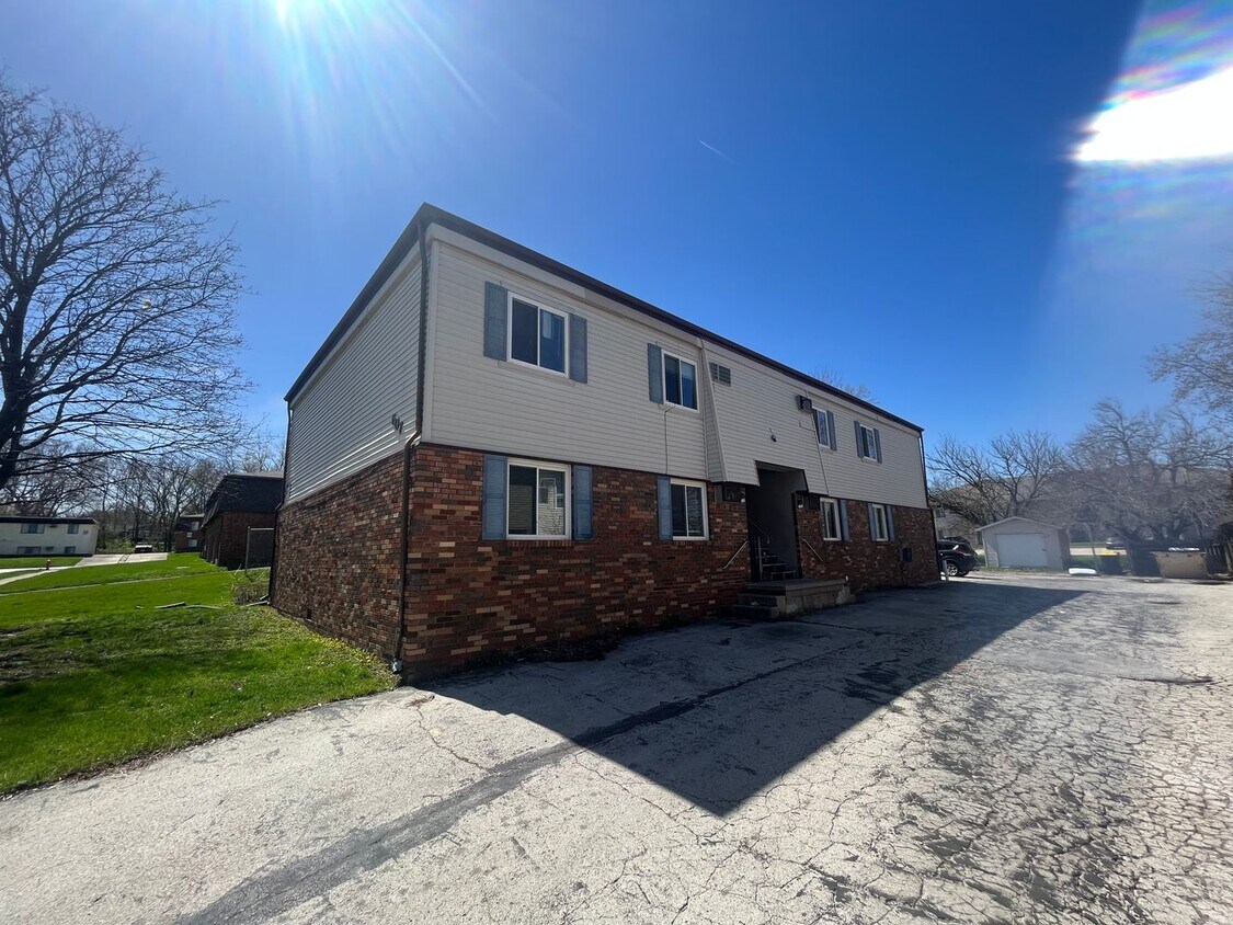 607 Hillview Dr Unit 607 Hillview - #1, Normal, IL 61761 - Room for ...