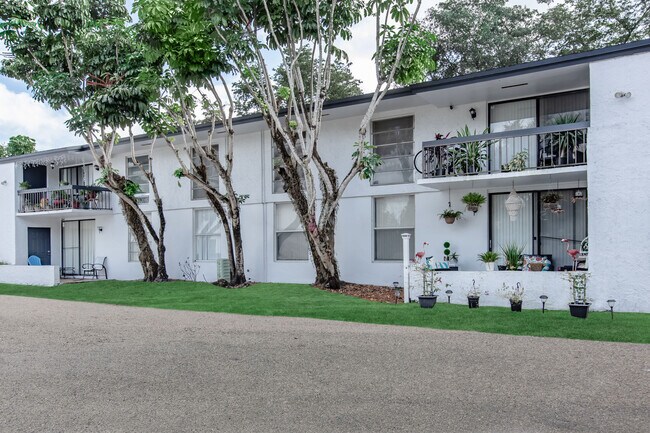 Sunrise On The Green - Apartments in Sunrise, FL | Apartments.com