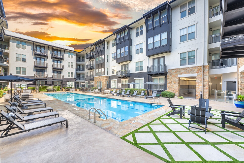 10x Living At Grandview 6500 Champion Grandview Way Austin Tx 78750