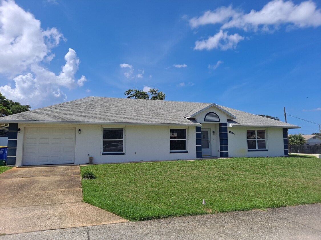 1904 S Riverside Dr, Edgewater, FL 32141 - House Rental in Edgewater ...