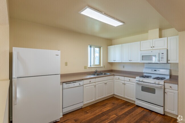 East Side Capistrano Military Apartments for Rent - Oceanside, CA - 3 ...