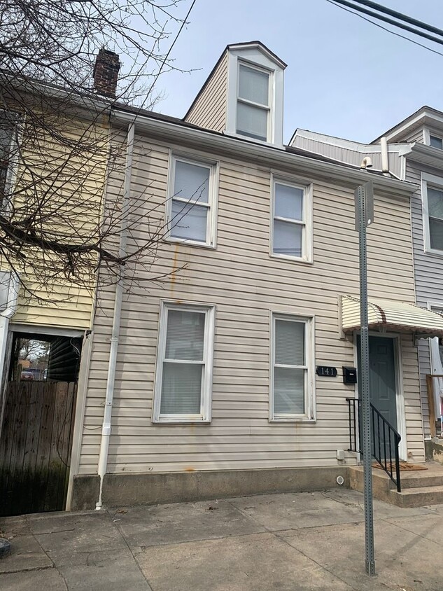 141 E College Ave, York, PA 17401 - House Rental in York, PA ...