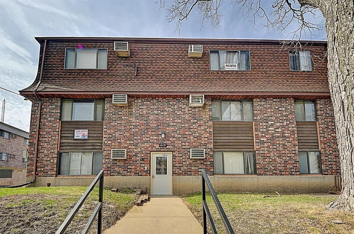 413 S Johnson St, Iowa City, IA 52240 - House Rental in Iowa City, IA ...