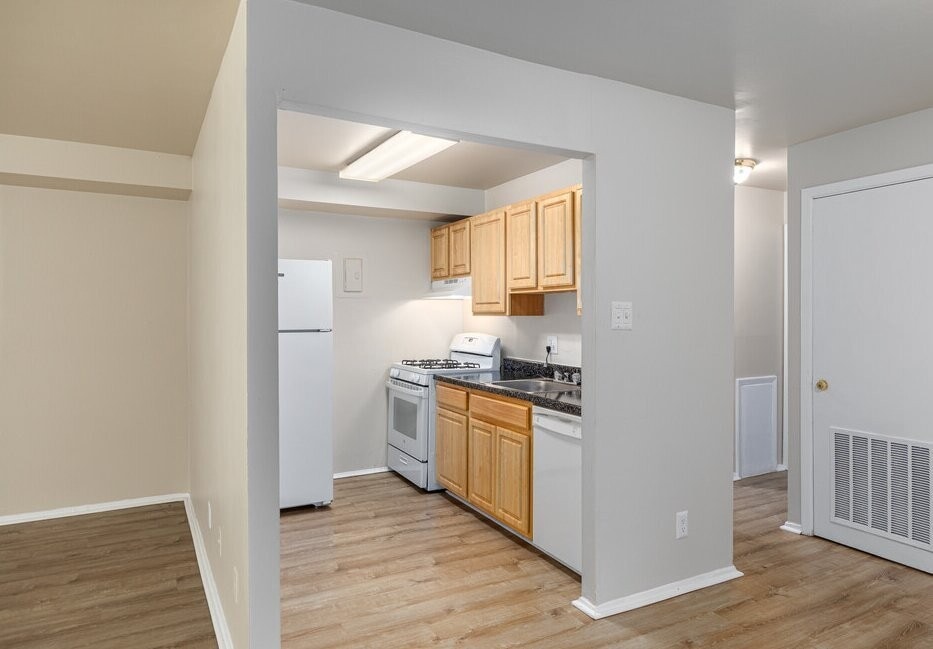 Sussex Square Apartments - 2316 Brooks Dr Suitland, MD 20746 ...