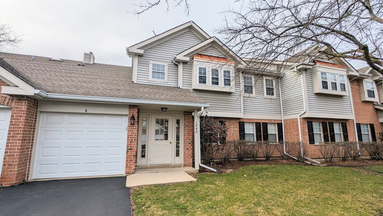 1242 E Evergreen Dr Unit 4, Palatine, IL 60074 - Condo for Rent in ...