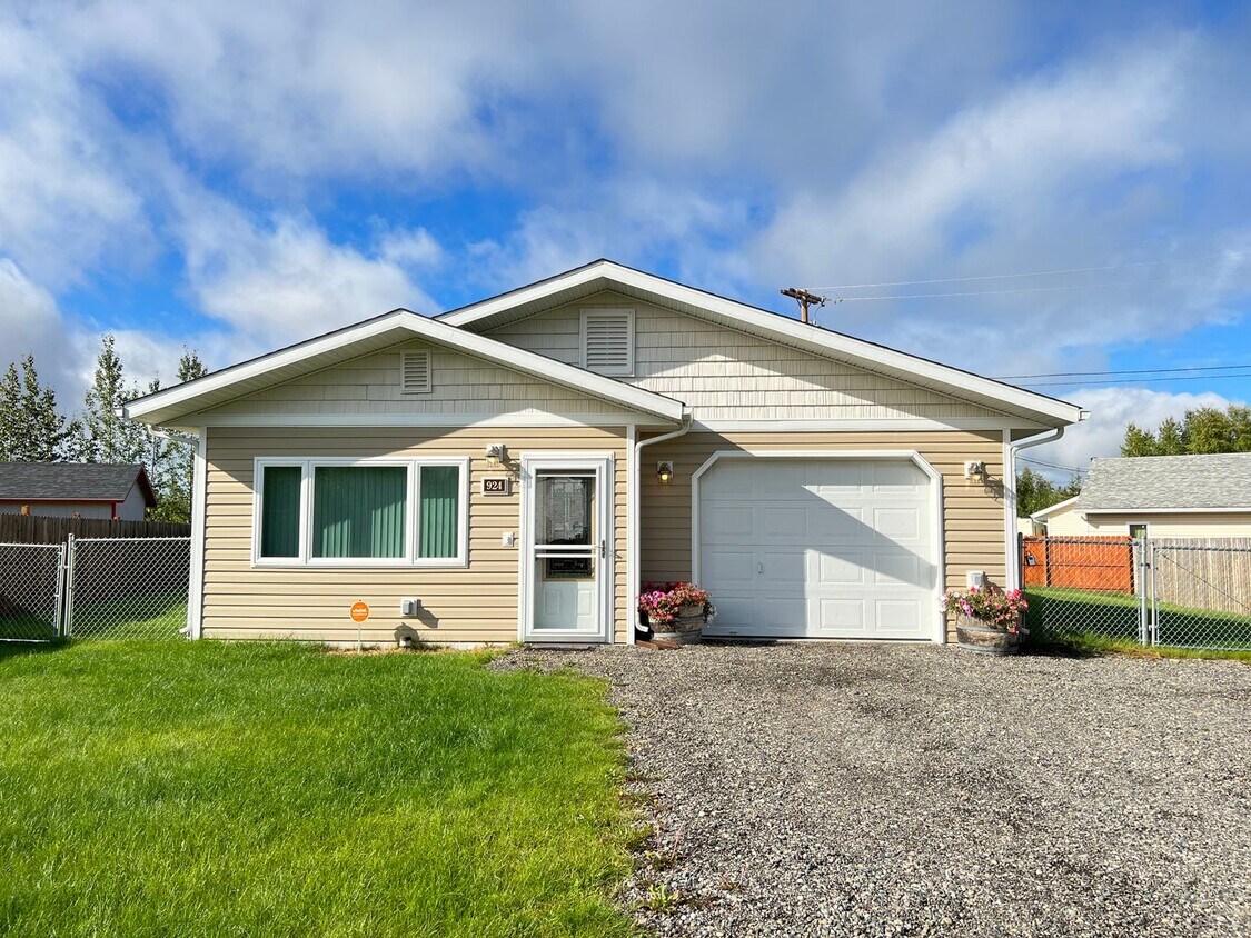 924 Marquette Loop, North Pole, AK 99705 - House Rental in North Pole ...