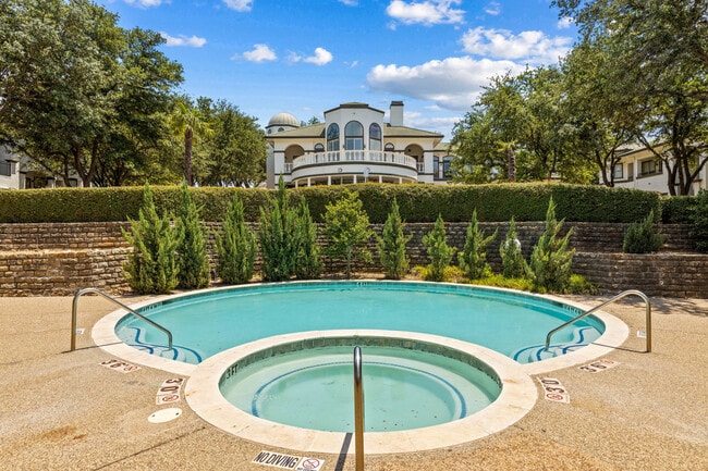 Vue 360 Apartments - 2825 N State Hwy 360 Grand Prairie, TX ...