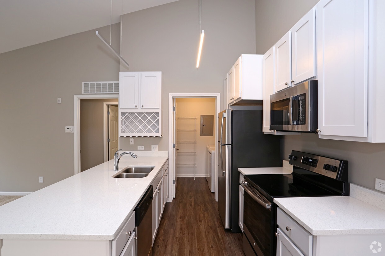 Brittany Springs Apartment Homes - 2504 Bordeaux Ln Naperville, IL ...