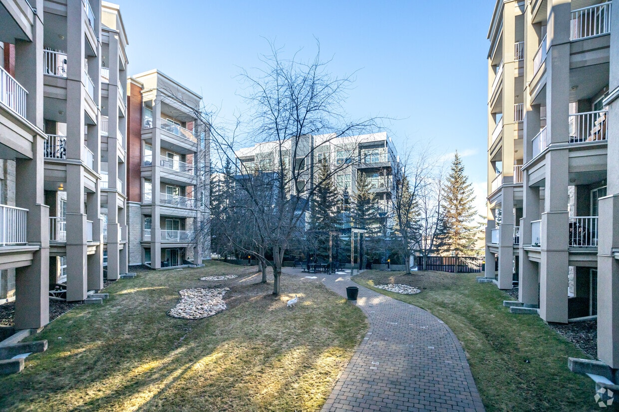 The Residences on 104th Apartments - 11230 104 Ave Nw Edmonton, AB ...