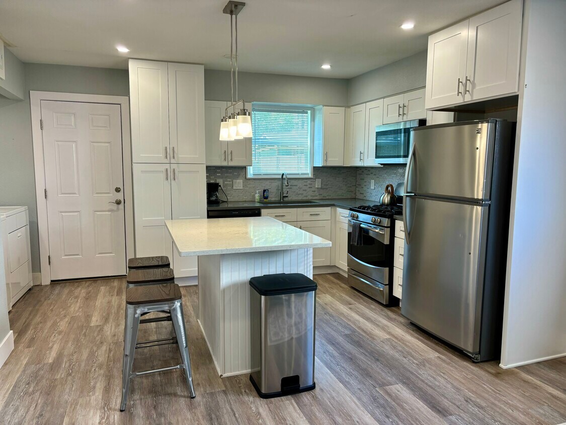 2200 W Mistletoe Ave, San Antonio, TX 78201 - Townhome Rentals in San ...