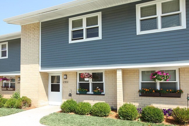 Oakley Square Apartments - Chicago, IL | Apartments.com