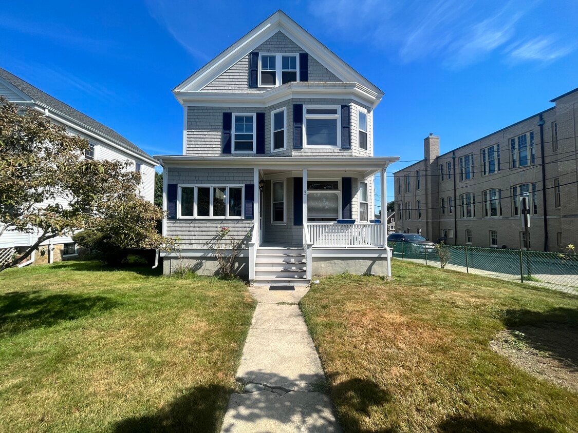 9 Harrison Ave Unit 1, Newport, RI 02840 - Apartments in Newport, RI ...