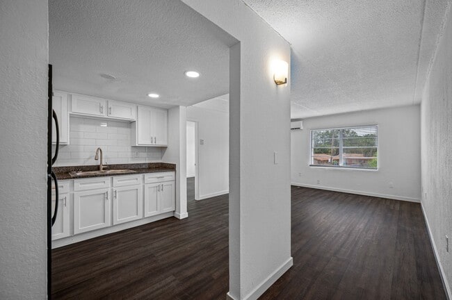 The Wave Apartments - Apartments in Tampa, FL | Apartments.com