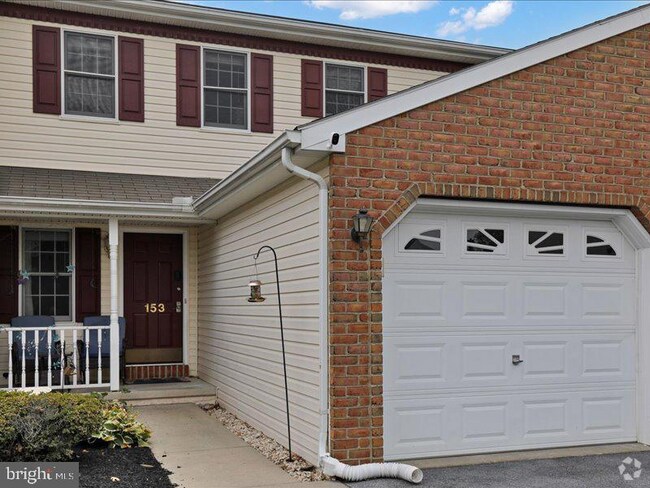 Apartments for Rent with Garages in Colebrook, PA