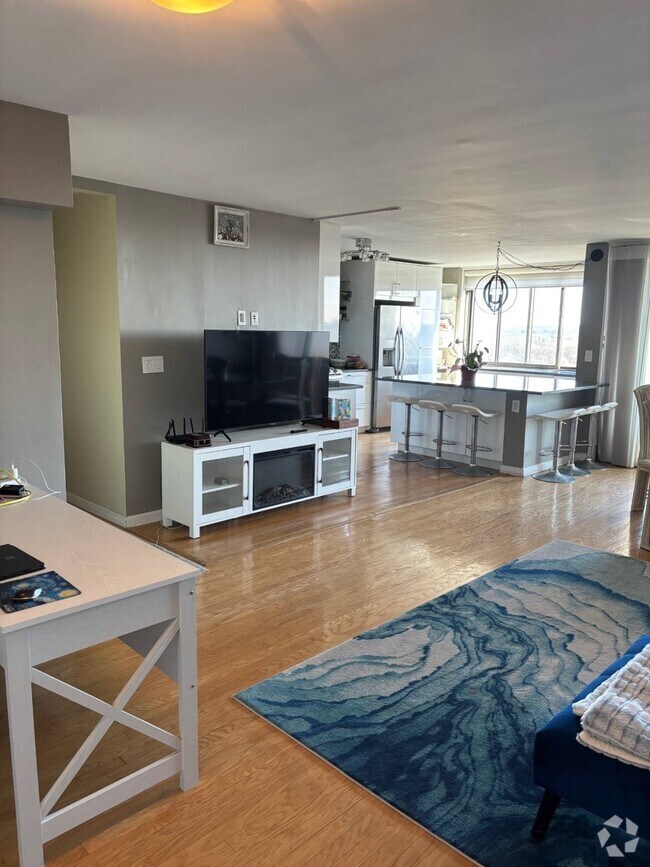 Bayside Park Apartments for Rent with a Walk-In Closet - Queens, NY ...