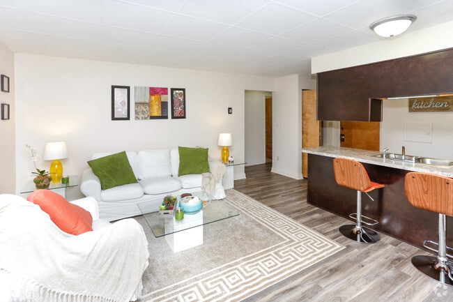 Apartments for Rent with a Walk-In Closet in River Point, Lansing ...