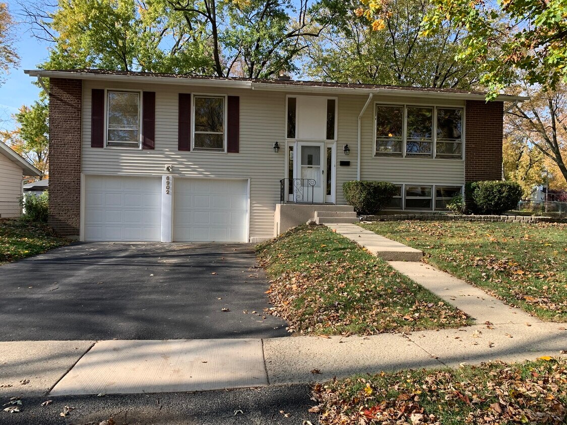 6902 Martin Dr, Woodridge, IL 60517 - House Rental in Woodridge, IL ...