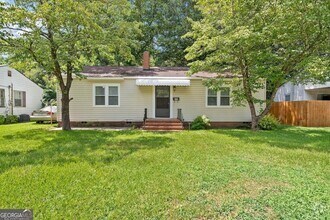 Apartments for Rent with Yard in Rupert GA