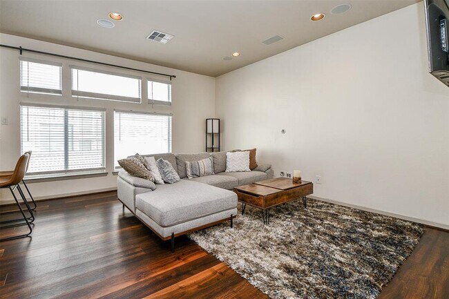 5306 Avenue J, Houston, TX 77011 - Condo for Rent in Houston, TX ...