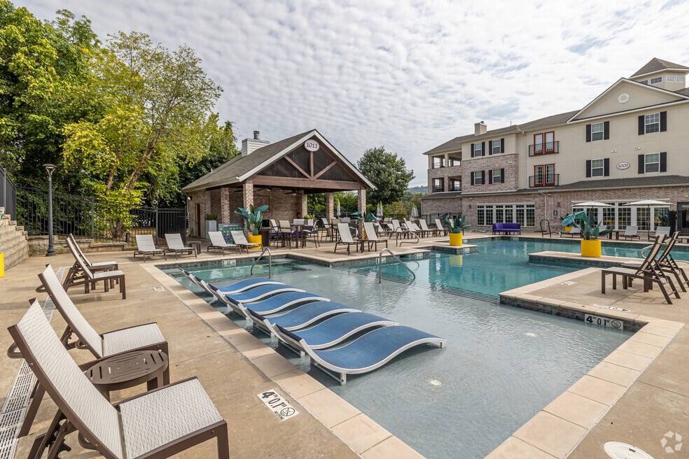 Apartments near 1121-1153 S School Ave, Fayetteville, AR in ...