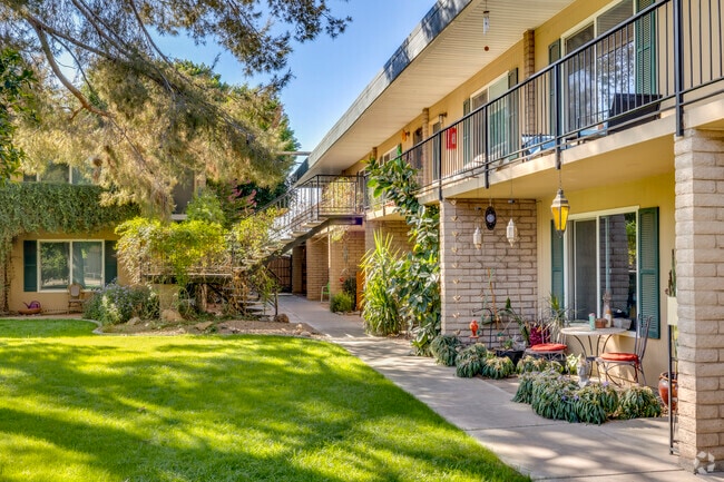 Rose Gardens Apartments for Rent with Wheelchair Access - Phoenix, AZ ...