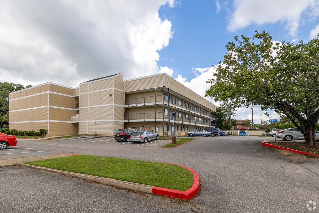 Marigold Apartments - 6501 Airport Blvd Mobile, AL 36608 | Apartments.com
