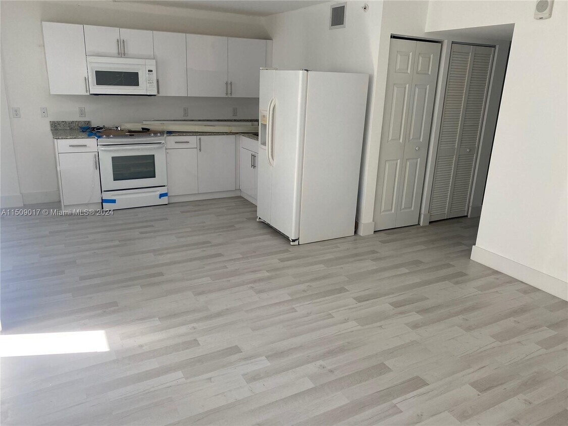 1029 NW 3rd St Unit 7, Miami, FL 33128 - Room for Rent in Miami, FL | Apartments.com