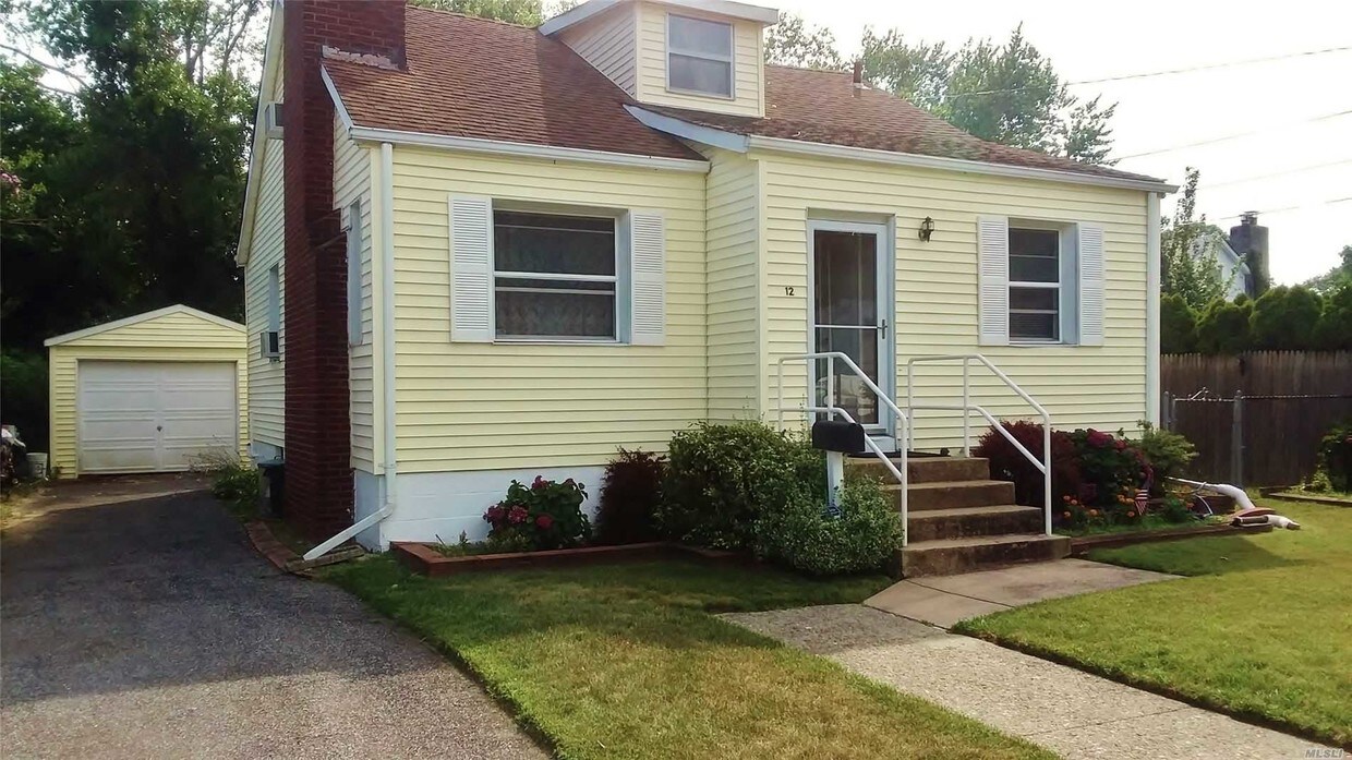 12 Rowland Ave, Blue Point, NY 11715 - House Rental in Blue Point, NY ...