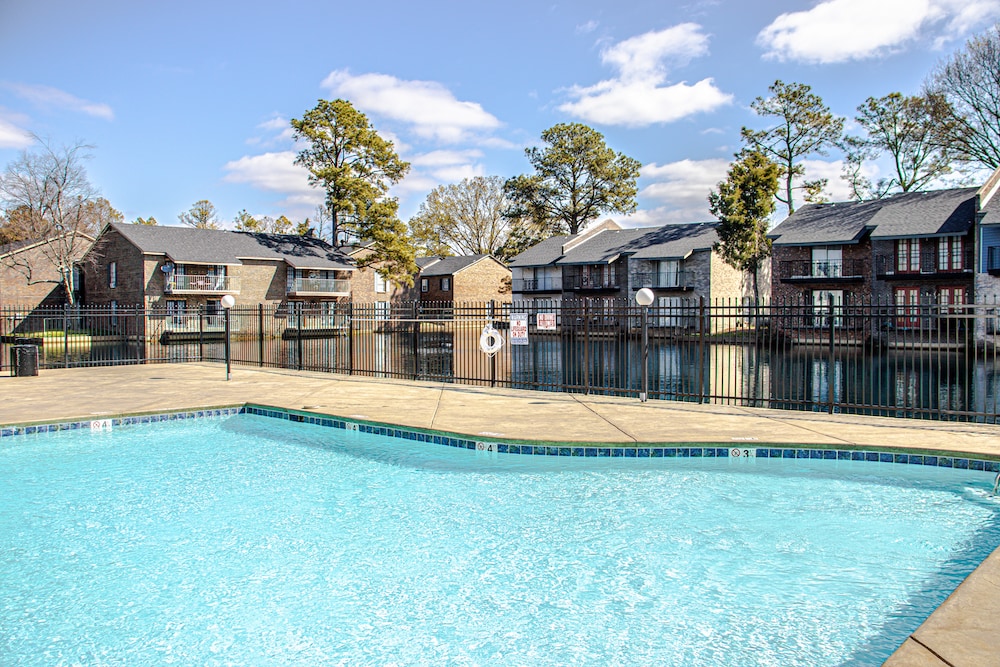 The Residences at Lakeview - 2774 S Mendenhall Rd Memphis, TN 38115 ...