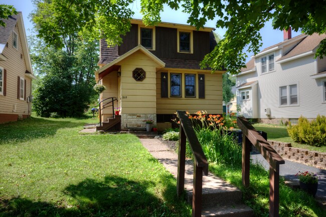 Apartments for Rent with Hardwood Floors in Springstead WI