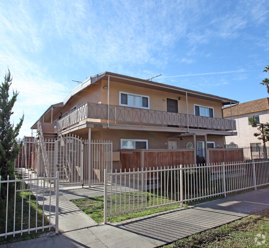 19136 Sherman Way, Reseda, CA 91335 - 19136 Sherman Way Reseda, CA ...