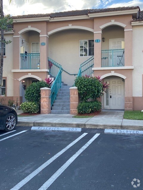 The Gardens II Apartments for Rent with a Gate - Homestead, FL - 4 ...