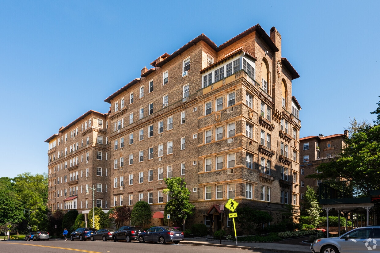 Larchmont Apartments For Rent