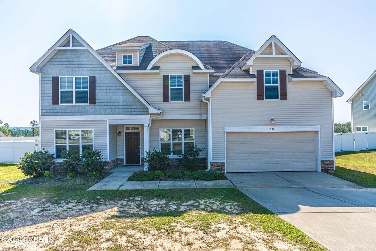 909 Highgrove Dr, Spring Lake, NC 28390 - House Rental in Spring Lake ...