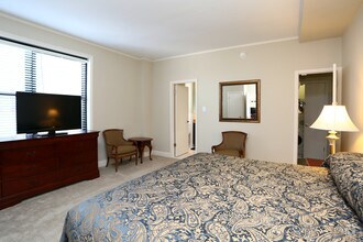 The Belden Stratford Rentals - Chicago, IL | Apartments.com