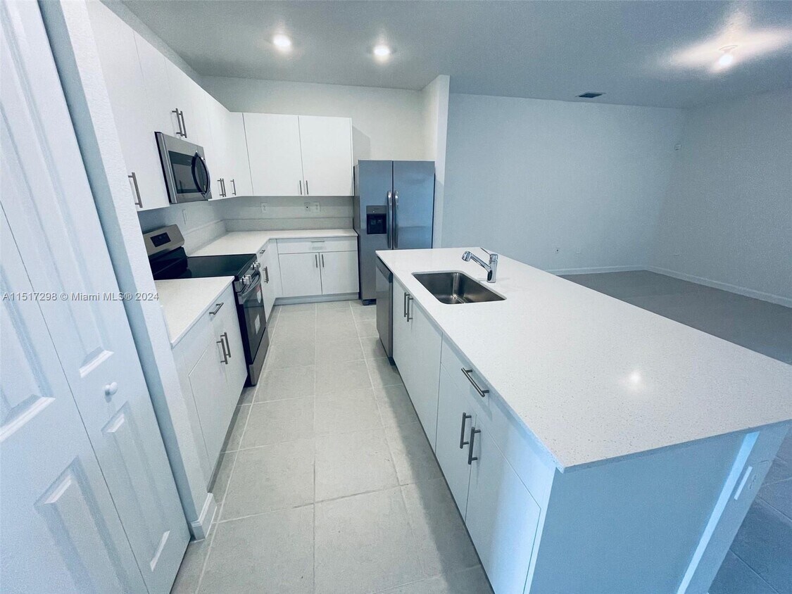 12841 SW 243 Terrace, Princeton, FL 33032 - Townhome Rentals in ...