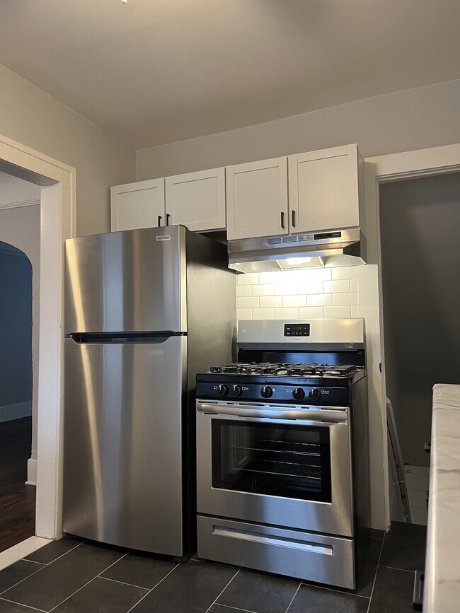 107 W Rundell St, Pontiac, MI 48342 - Townhome Rentals in Pontiac MI ...