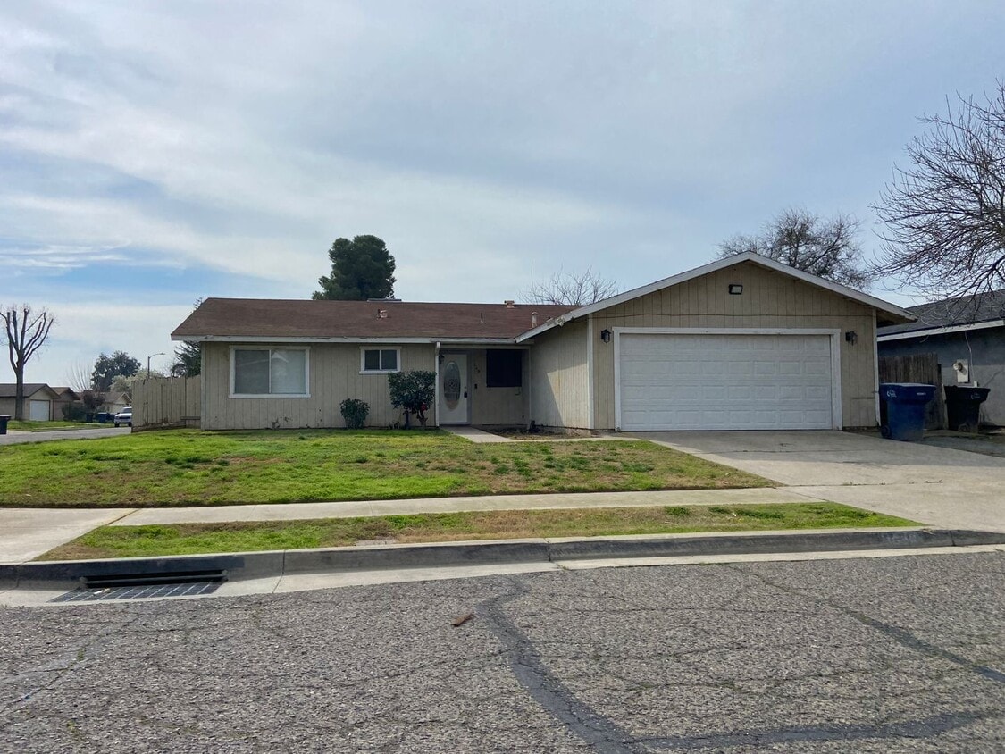 1449 E Cerritos Ave, Tulare, CA 93274 - House Rental in Tulare, CA ...