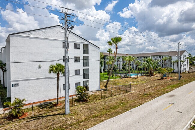 The Meridian at 2825 Apartments - 2811 Central Ave Fort Myers, FL ...