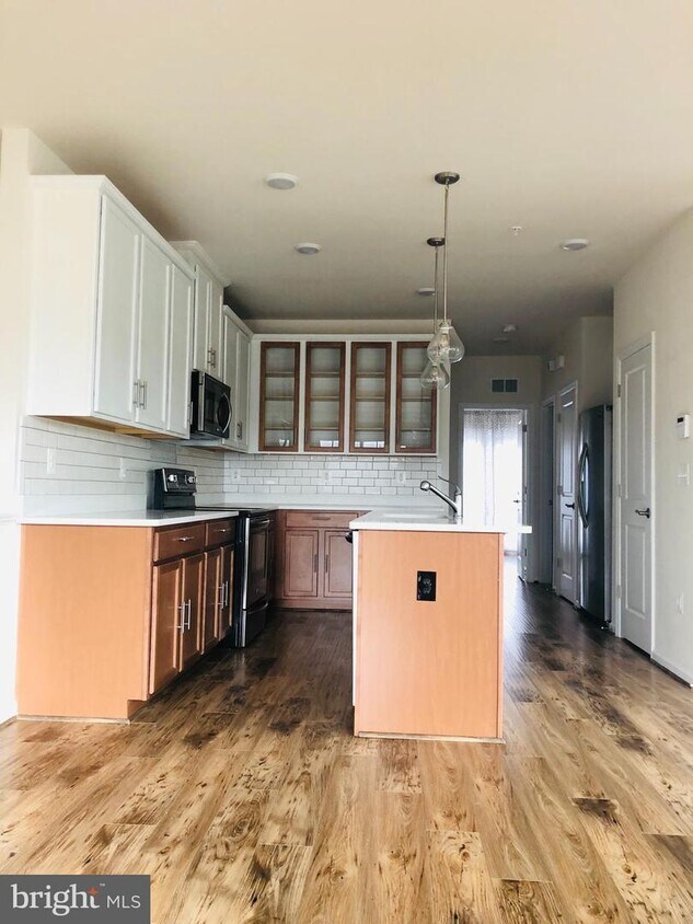 13913 Hollow Wind Way Unit 101, Woodbridge, VA 22191 - Room for Rent in ...