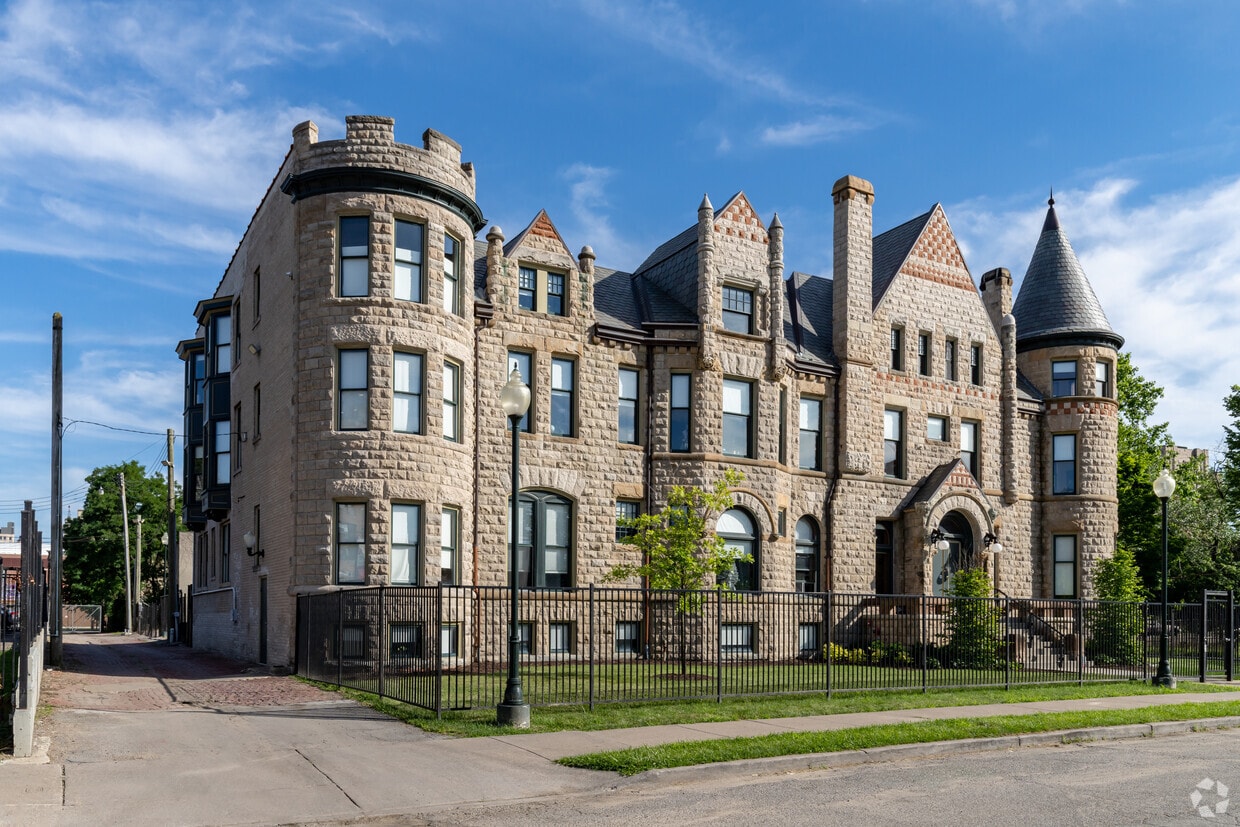 The James Scott Mansion - 81 Peterboro St Detroit, MI 48201 ...