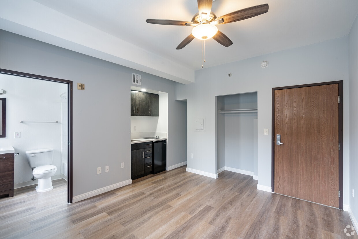 Commodore Regency Apartments - 685 S Lucas Ave Los Angeles, CA 90017 ...