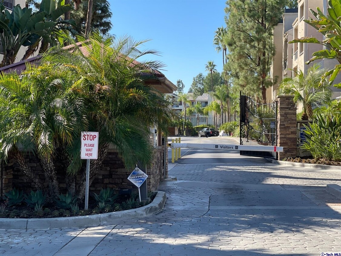 21450 Burbank Blvd Unit 318, Los Angeles, CA 91367 - Condo for Rent in ...