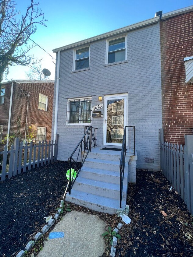 1423 Howard Rd SE, Washington, DC 20020 - Townhome Rentals in ...