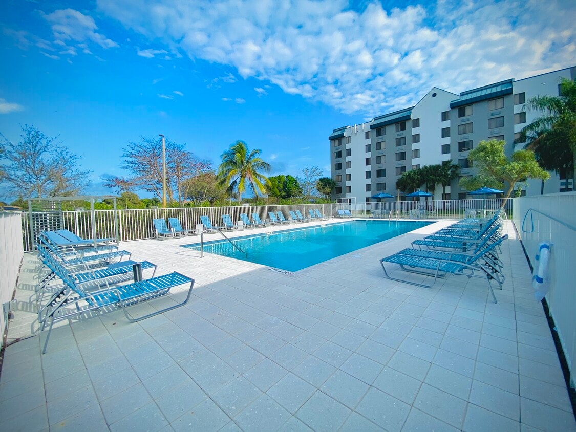 Uptown 22 - 2210 N Australian Ave West Palm Beach, FL 33407 ...