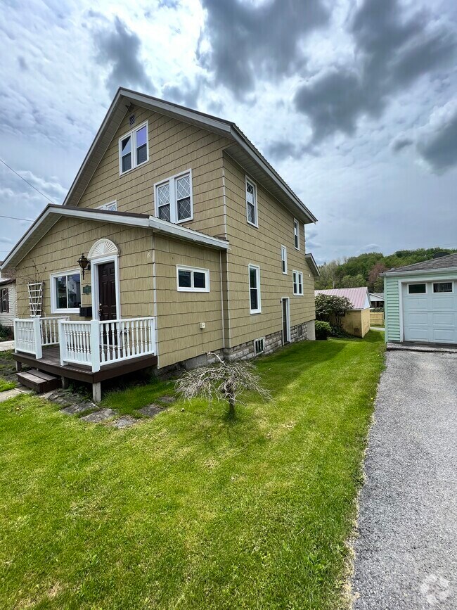 Apartments For Rent in Jerome PA with Garages - 1 Rentals | Apartments.com