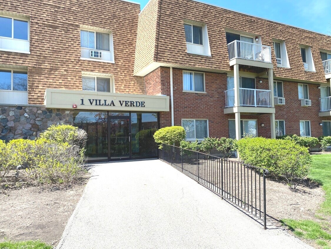 1 Villa Verde Dr Unit 111, Buffalo Grove, IL 60089 - Condo for Rent in ...