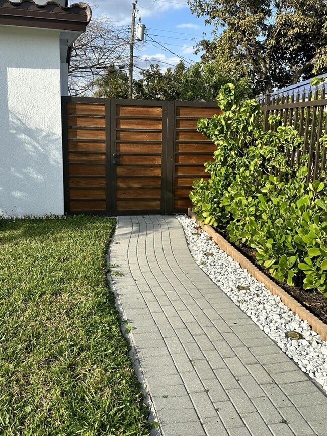 11275 SW 50th St, Miami, FL 33165 - House Rental in Miami, FL ...