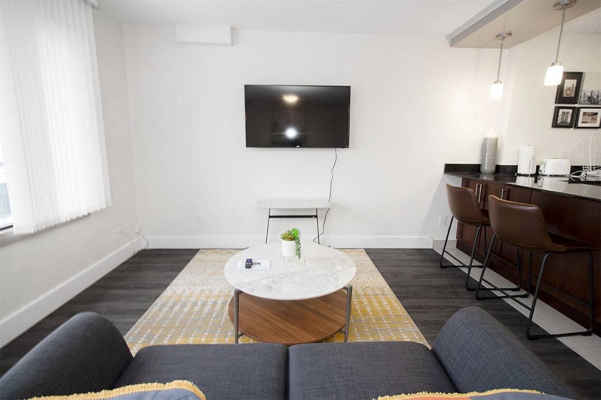 190 Smith Apartment Suites Apartments - 190 Smith St Winnipeg, MB ...