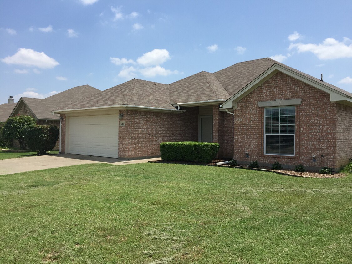 319 Rose Ave, Cleburne, TX 76033 - House Rental in Cleburne, TX ...